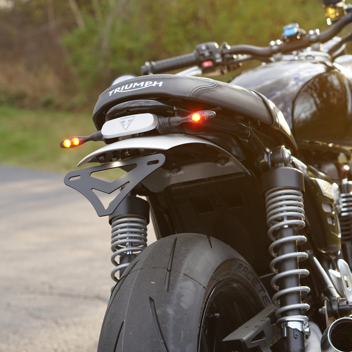 Triumph Speed Twin 1200 Plug & Play Kellermann Micro 1000 DF Dark 3-IN – Brogue Motorcycles