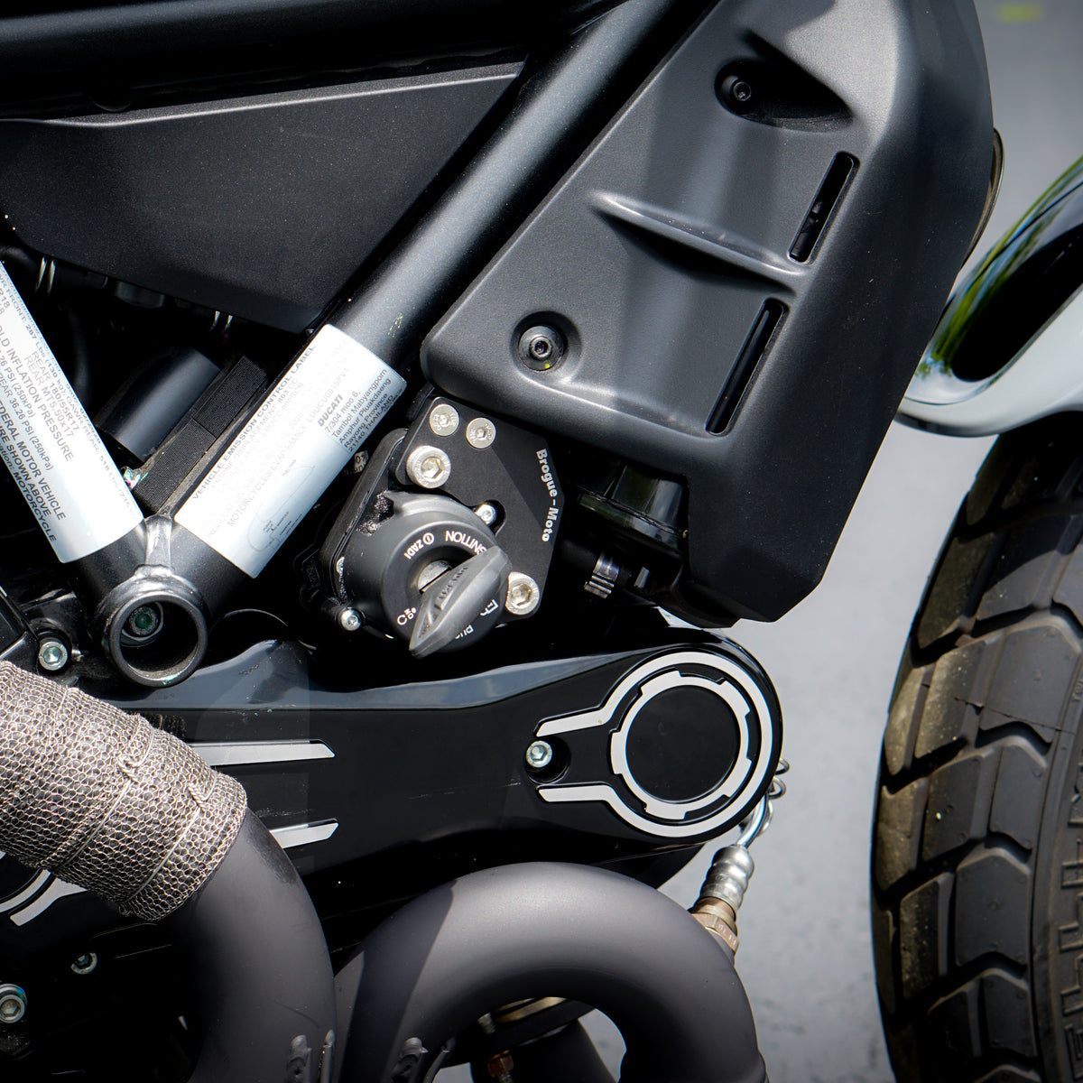Ducati Scrambler Gauge Relocation + Handlebar kit + Ignition Relocatio – Brogue Motorcycles