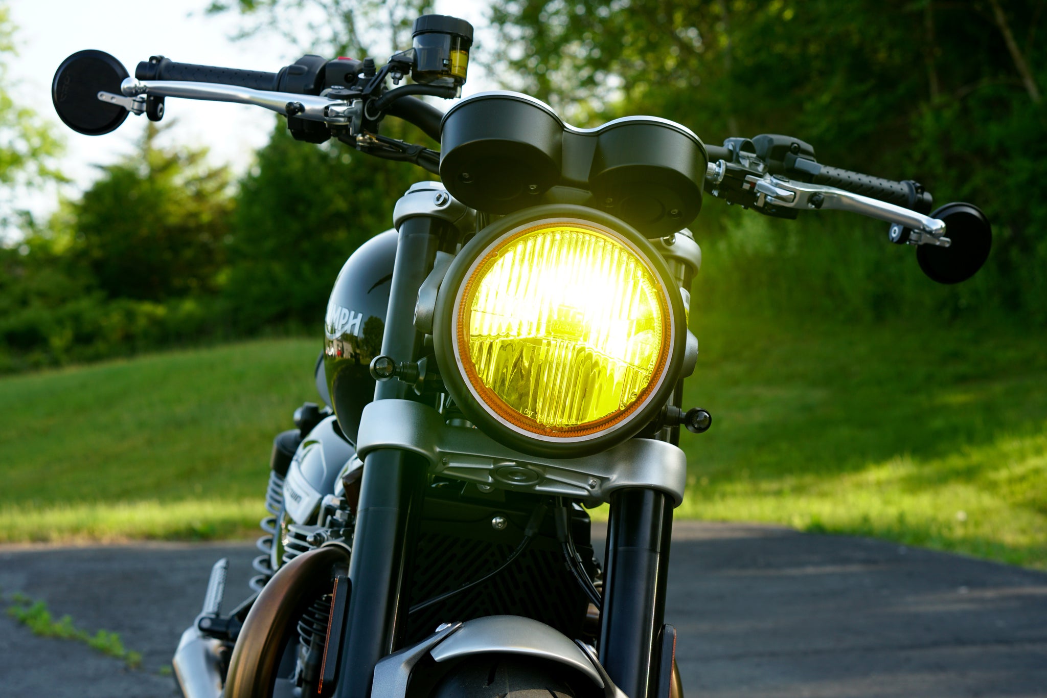 Brogue Moto Retro Inspired Triumph Modern Classic 7" LED Headlight Kit ...