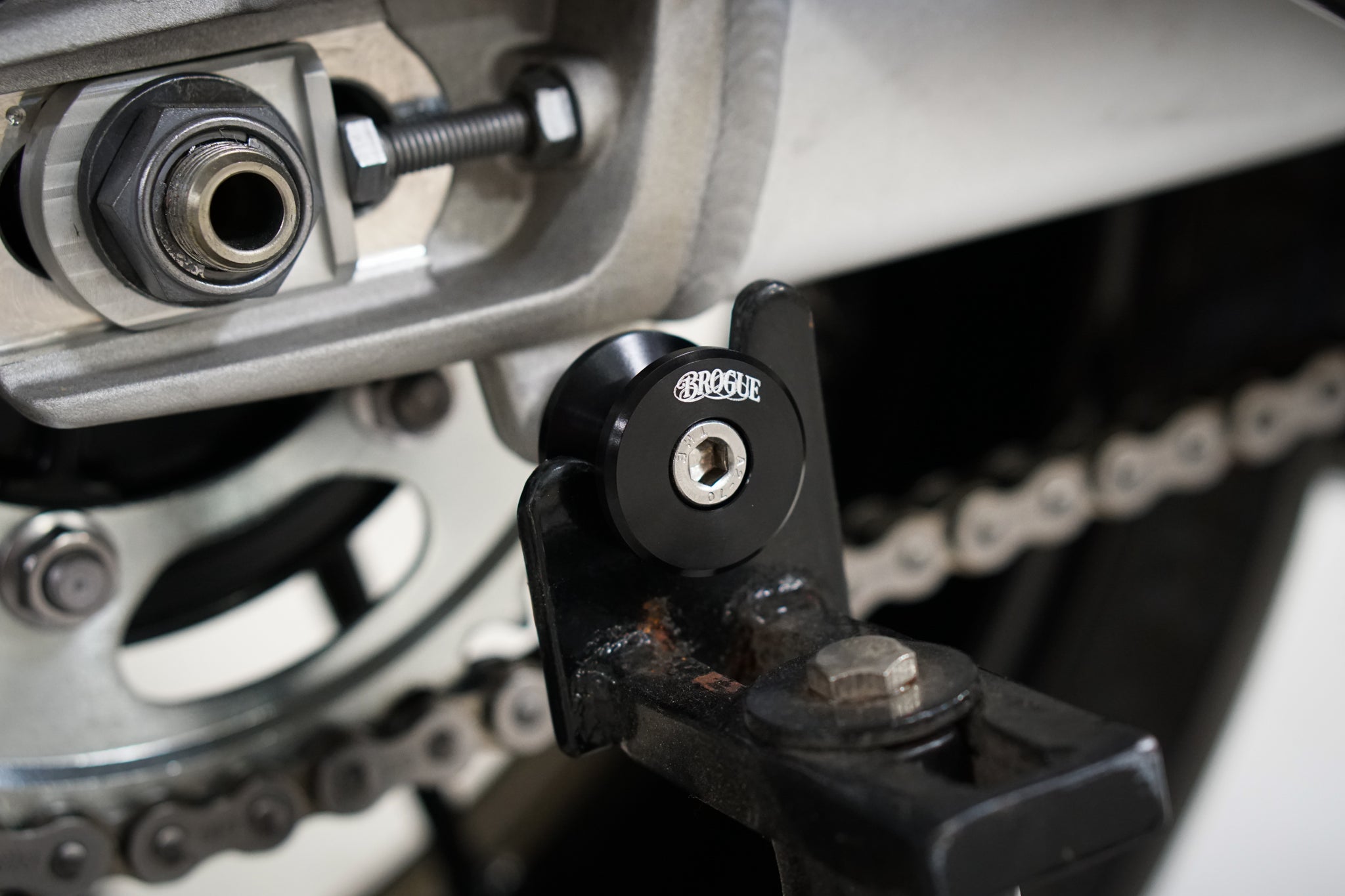 Swingarm Paddock Stand Bobbin Spools - M8 Thread - Brogue Moto - Unive ...
