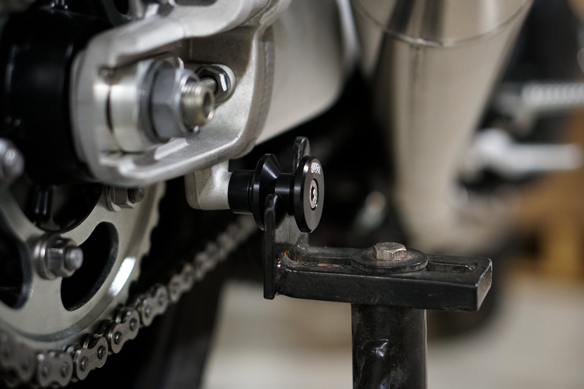 Swingarm Paddock Stand Bobbin Spools - M8 Thread - Brogue Moto - Unive ...