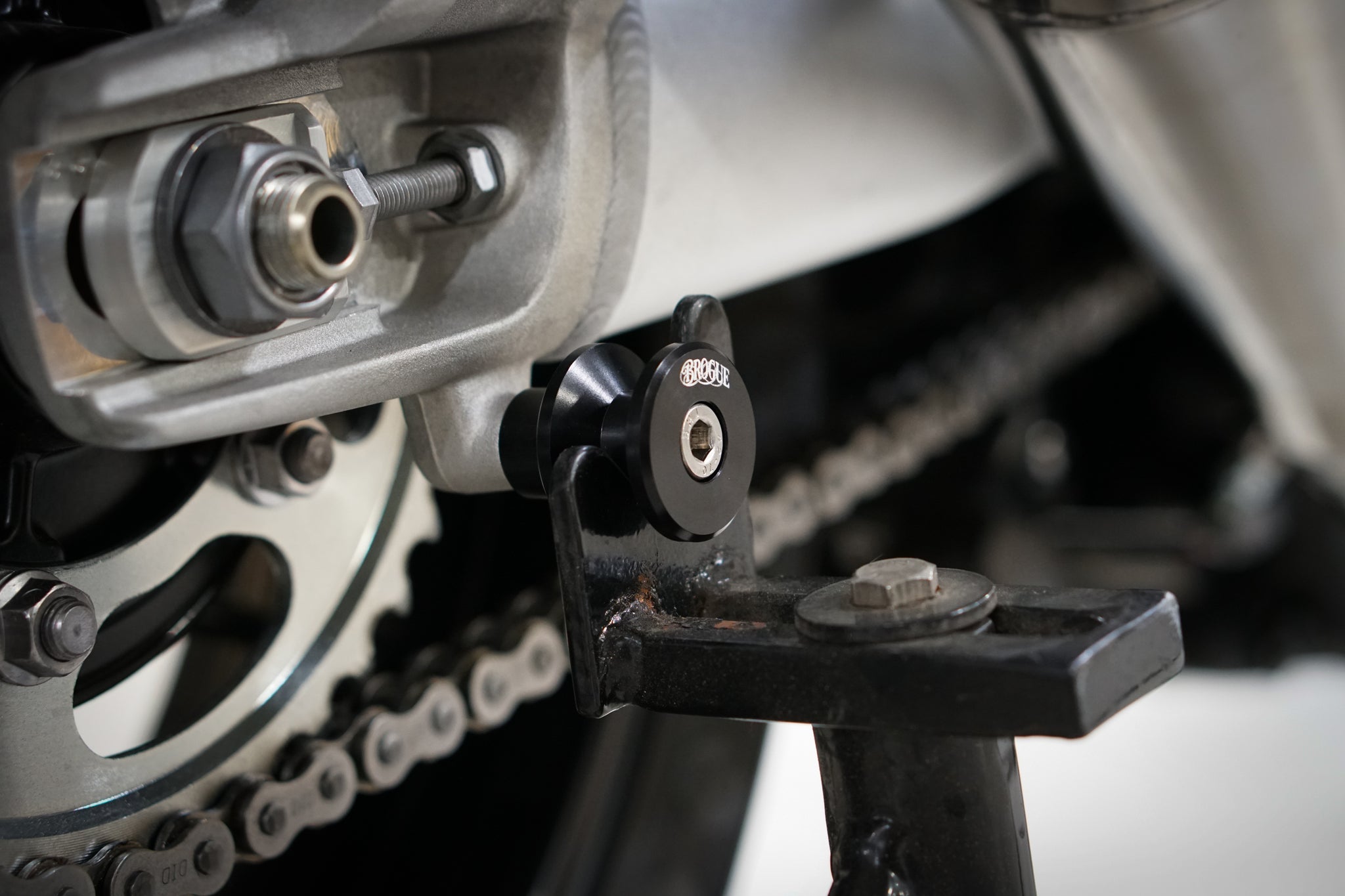 Swingarm Paddock Stand Bobbin Spools - M8 Thread - Brogue Moto - Unive ...