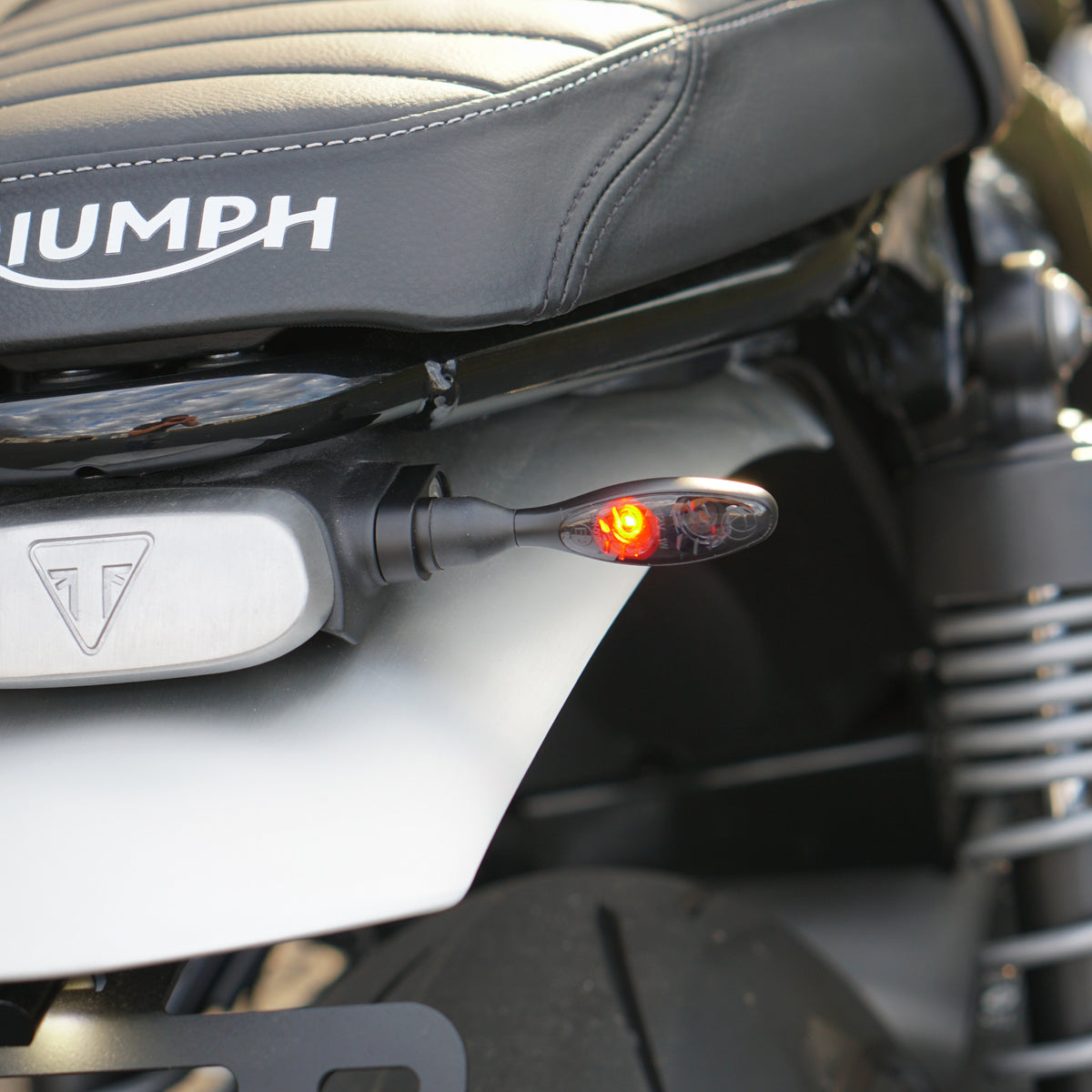 Triumph Speed Twin 1200 Plug & Play Kellermann Micro 1000 DF Dark 3-IN – Brogue Motorcycles