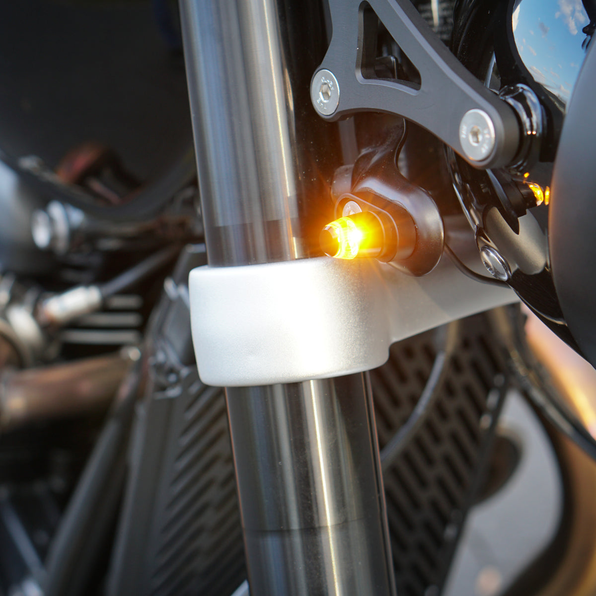 Triumph Speed Twin 1200 Plug & Play Motogadget Front Turn Signal Kits ...