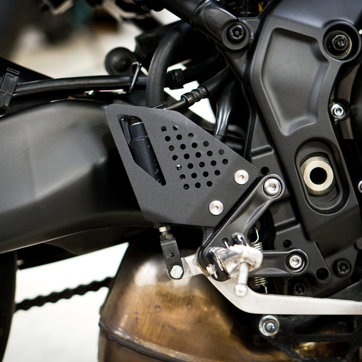 Yamaha XSR900 Heel Guard Ultra Low Profile M8 Machined Mounting Hardwa ...