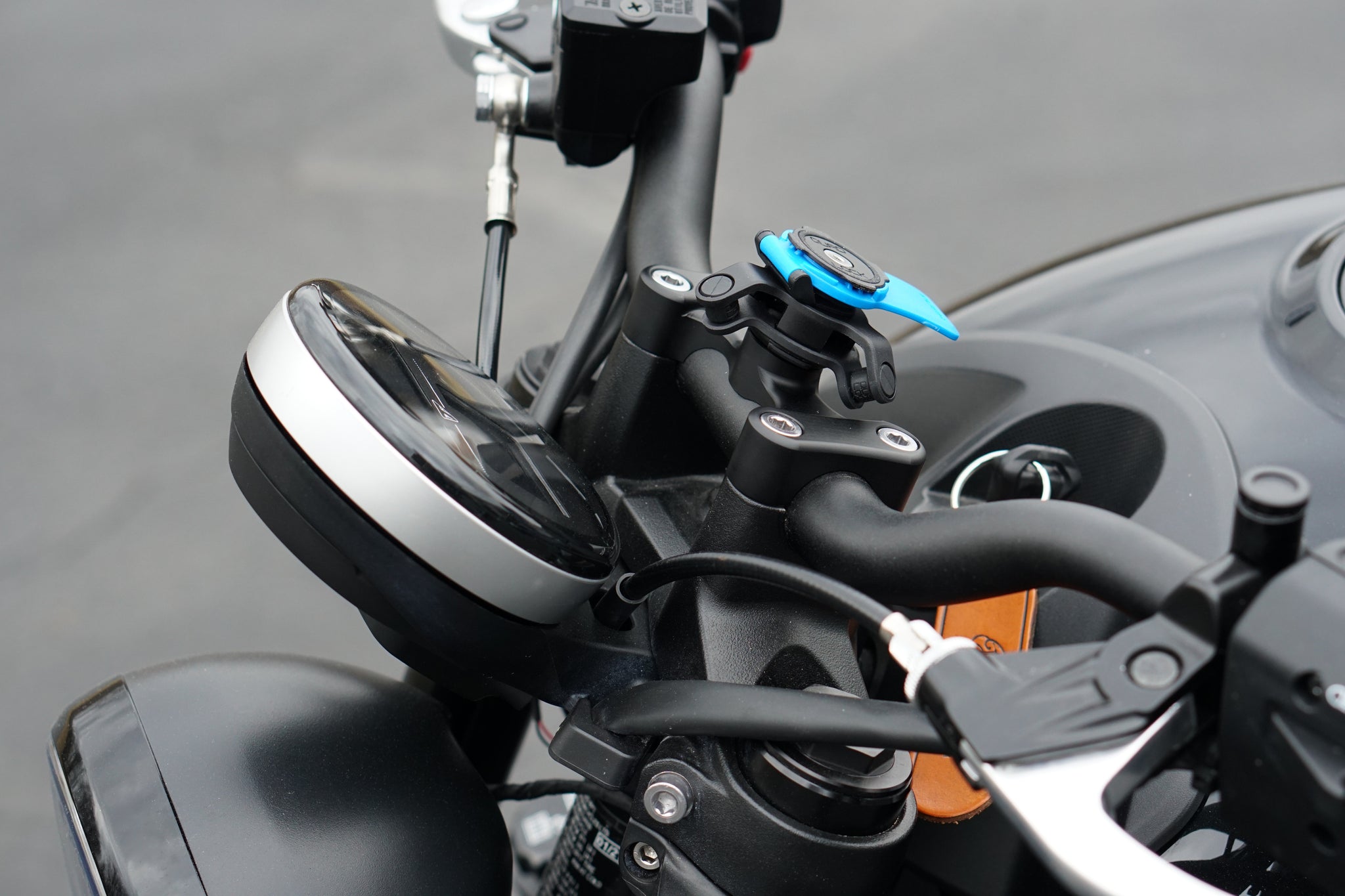 Triumph Trident 660 & 800 - Quad Lock Handlebar Top Clamp Mount ...