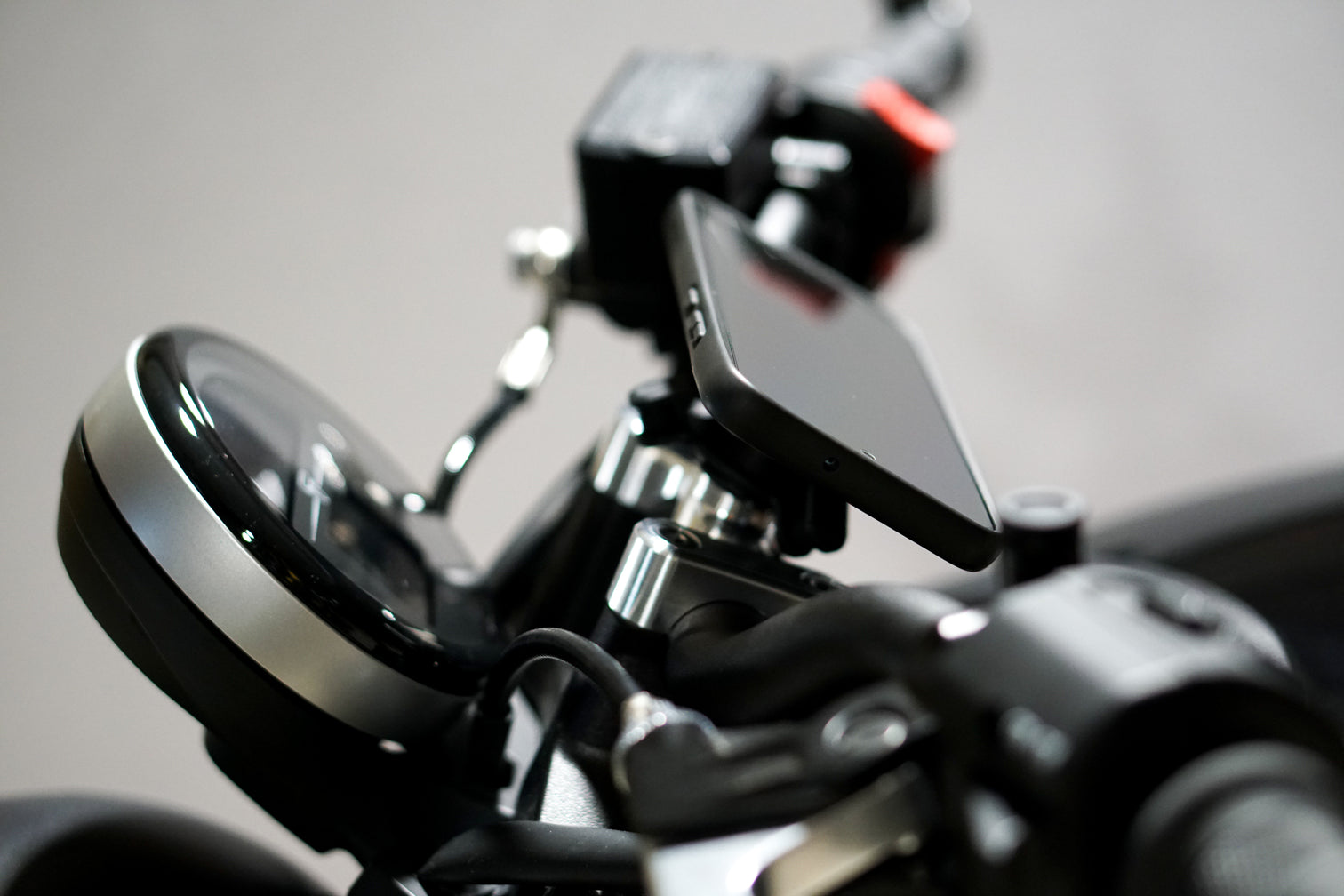 Triumph Trident 660 & 800 - Quad Lock Handlebar Top Clamp Mount ...